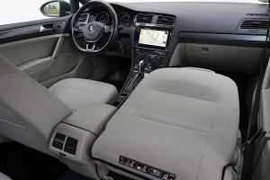 Grey Volkswagen Golf 2018 in Riga, with an engine capacity of 1.60 L and mileage of 221 thousand km for 7300 €, photo 18 on AUTOMOTO.COM.LV