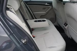 Grey Volkswagen Golf 2018 in Riga, with an engine capacity of 1.60 L and mileage of 221 thousand km for 7300 €, photo 19 on AUTOMOTO.COM.LV