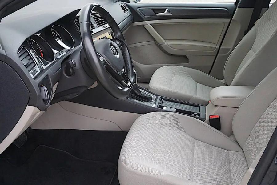 Grey Volkswagen Golf 2018 in Riga, with an engine capacity of 1.60 L and mileage of 221 thousand km for 7300 €, photo 20 on AUTOMOTO.COM.LV