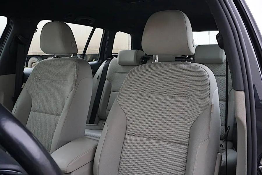 Grey Volkswagen Golf 2018 in Riga, with an engine capacity of 1.60 L and mileage of 221 thousand km for 7300 €, photo 21 on AUTOMOTO.COM.LV