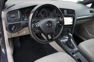 Grey Volkswagen Golf 2018 in Riga, with an engine capacity of 1.60 L and mileage of 221 thousand km for 7300 €, photo 22 on AUTOMOTO.COM.LV