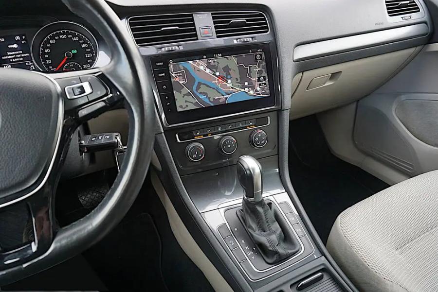 Grey Volkswagen Golf 2018 in Riga, with an engine capacity of 1.60 L and mileage of 221 thousand km for 7300 €, photo 26 on AUTOMOTO.COM.LV
