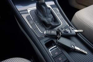 Grey Volkswagen Golf 2018 in Riga, with an engine capacity of 1.60 L and mileage of 221 thousand km for 7300 €, photo 32 on AUTOMOTO.COM.LV