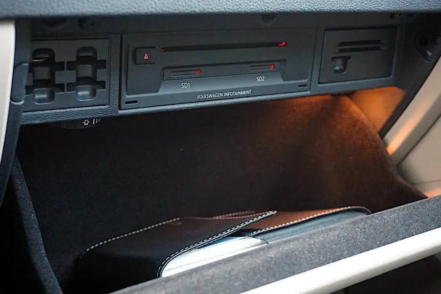 Grey Volkswagen Golf 2018 in Riga, with an engine capacity of 1.60 L and mileage of 221 thousand km for 7300 €, photo 33 on AUTOMOTO.COM.LV