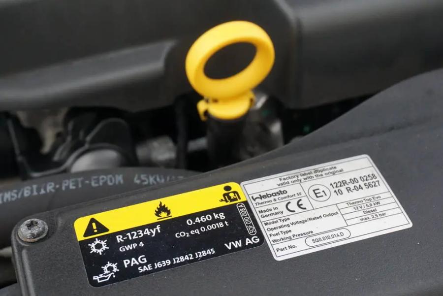 Grey Volkswagen Golf 2018 in Riga, with an engine capacity of 1.60 L and mileage of 221 thousand km for 7300 €, photo 35 on AUTOMOTO.COM.LV
