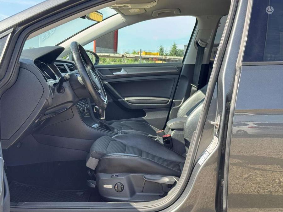 Grey Volkswagen Golf 2018 in Siauliai, with an engine capacity of 1.60 L and mileage of 178 thousand km for 9700 €, photo 10 on AUTOMOTO.COM.LV
