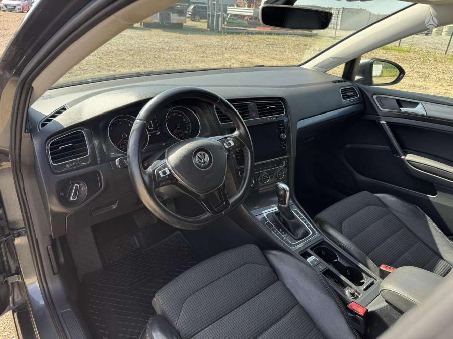 Grey Volkswagen Golf 2018 in Siauliai, with an engine capacity of 1.60 L and mileage of 178 thousand km for 9700 €, photo 11 on AUTOMOTO.COM.LV