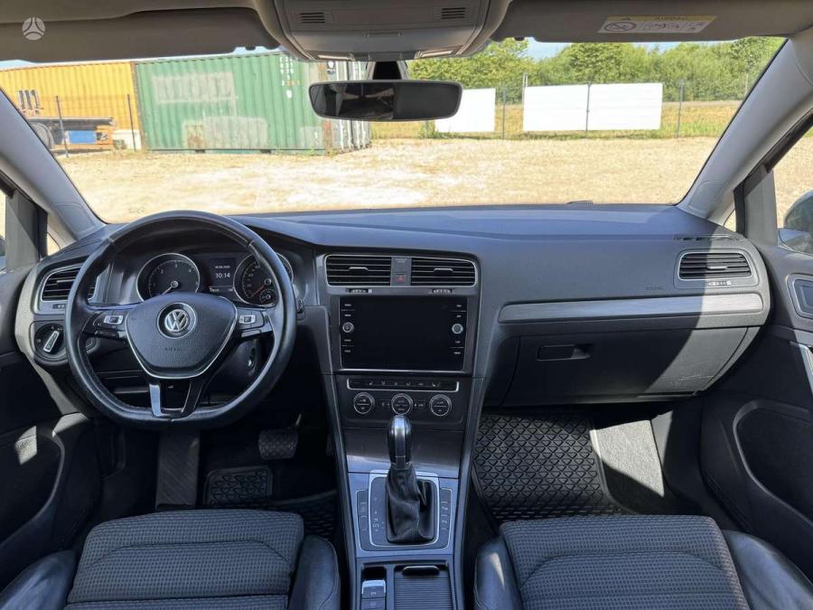Grey Volkswagen Golf 2018 in Siauliai, with an engine capacity of 1.60 L and mileage of 178 thousand km for 9700 €, photo 12 on AUTOMOTO.COM.LV