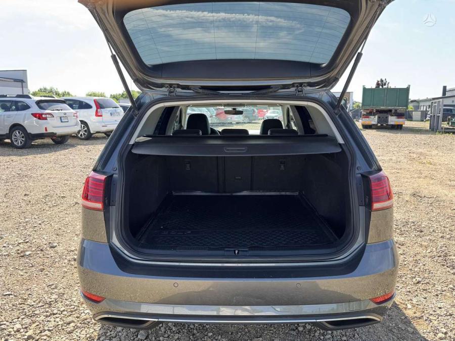 Grey Volkswagen Golf 2018 in Siauliai, with an engine capacity of 1.60 L and mileage of 178 thousand km for 9700 €, photo 17 on AUTOMOTO.COM.LV