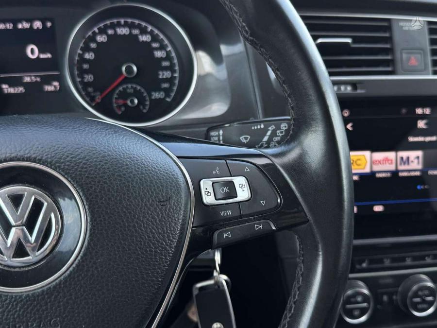 Grey Volkswagen Golf 2018 in Siauliai, with an engine capacity of 1.60 L and mileage of 178 thousand km for 9700 €, photo 23 on AUTOMOTO.COM.LV