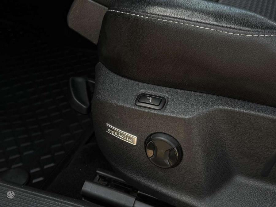 Grey Volkswagen Golf 2018 in Siauliai, with an engine capacity of 1.60 L and mileage of 178 thousand km for 9700 €, photo 24 on AUTOMOTO.COM.LV