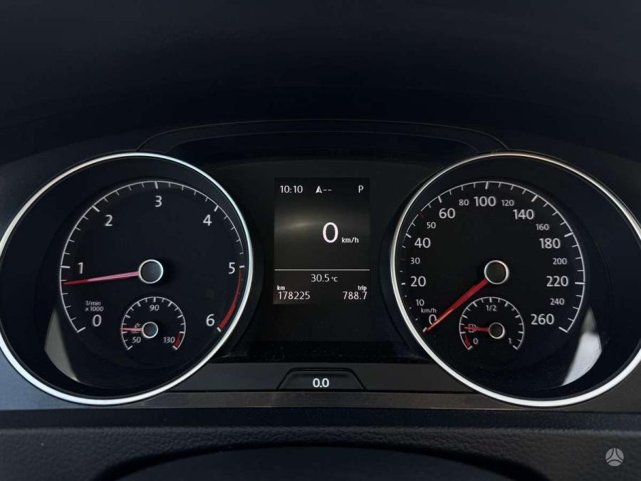 Grey Volkswagen Golf 2018 in Siauliai, with an engine capacity of 1.60 L and mileage of 178 thousand km for 9700 €, photo 25 on AUTOMOTO.COM.LV