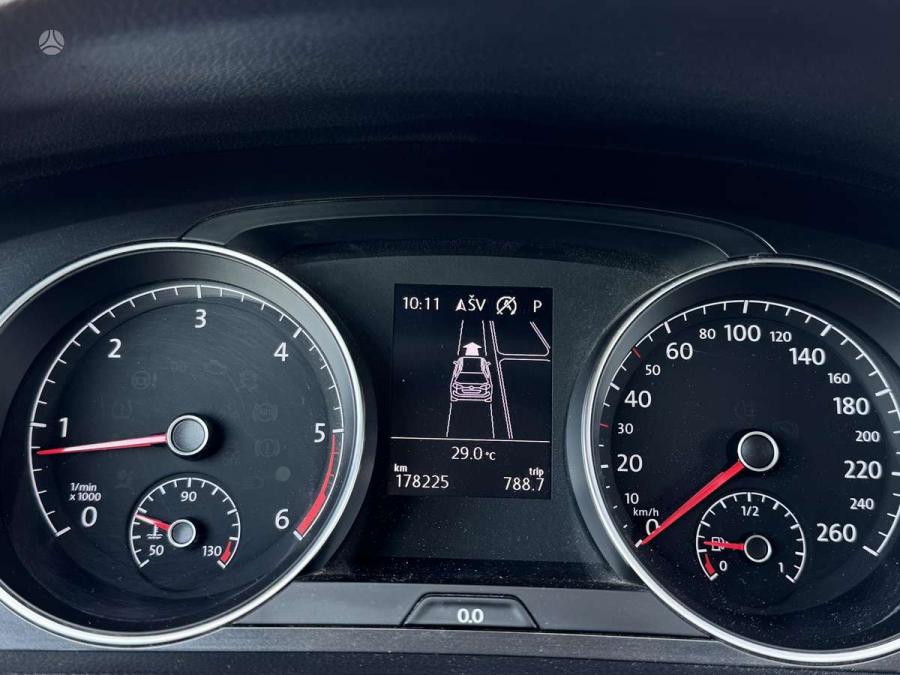 Grey Volkswagen Golf 2018 in Siauliai, with an engine capacity of 1.60 L and mileage of 178 thousand km for 9700 €, photo 26 on AUTOMOTO.COM.LV