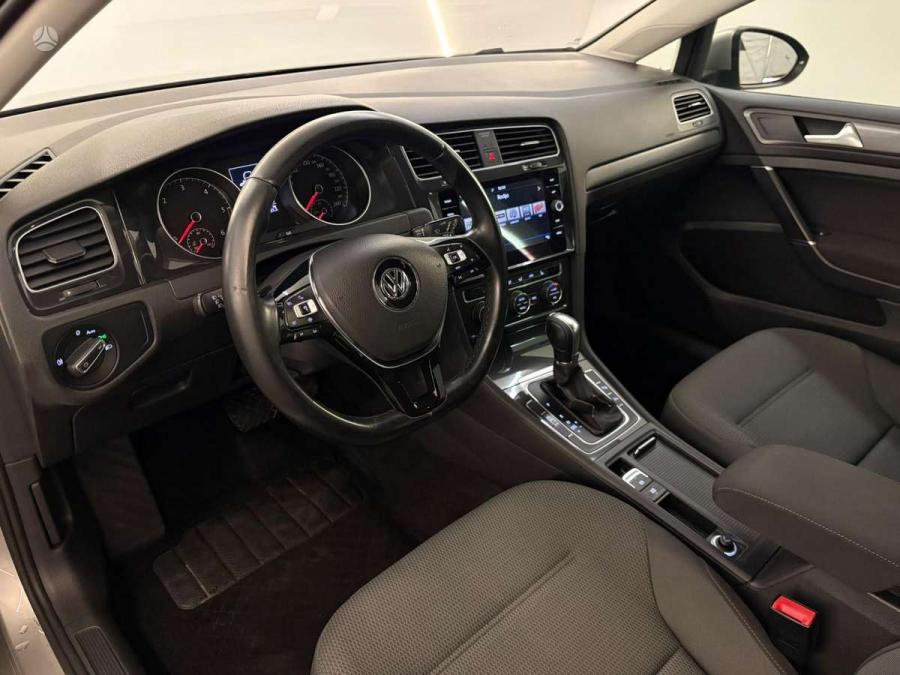 Grey Volkswagen Golf 2018 in Marijampole, with an engine capacity of 1.60 L and mileage of 231 thousand km for 8850 €, photo 3 on AUTOMOTO.COM.LV