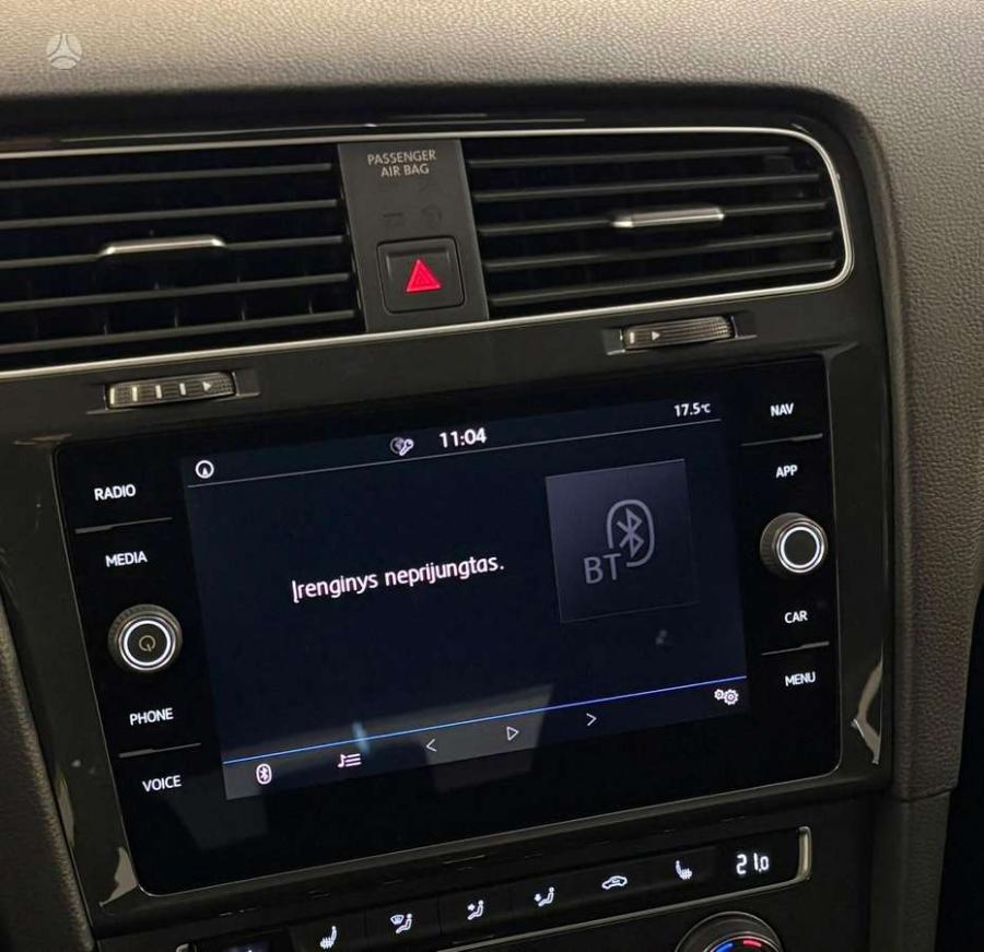 Grey Volkswagen Golf 2018 in Marijampole, with an engine capacity of 1.60 L and mileage of 231 thousand km for 8850 €, photo 6 on AUTOMOTO.COM.LV