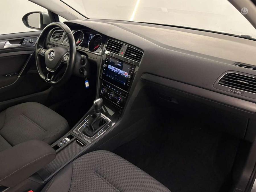 Grey Volkswagen Golf 2018 in Marijampole, with an engine capacity of 1.60 L and mileage of 231 thousand km for 8850 €, photo 15 on AUTOMOTO.COM.LV