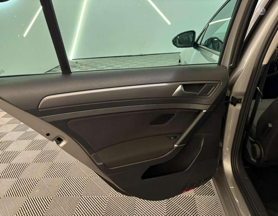 Grey Volkswagen Golf 2018 in Marijampole, with an engine capacity of 1.60 L and mileage of 231 thousand km for 8850 €, photo 21 on AUTOMOTO.COM.LV