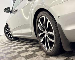 Grey Volkswagen Golf 2018 in Marijampole, with an engine capacity of 1.60 L and mileage of 231 thousand km for 8850 €, photo 26 on AUTOMOTO.COM.LV