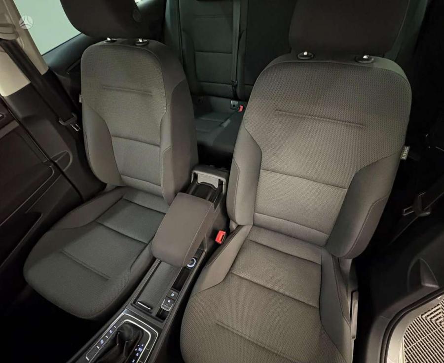 Grey Volkswagen Golf 2018 in Marijampole, with an engine capacity of 1.60 L and mileage of 231 thousand km for 8850 €, photo 27 on AUTOMOTO.COM.LV