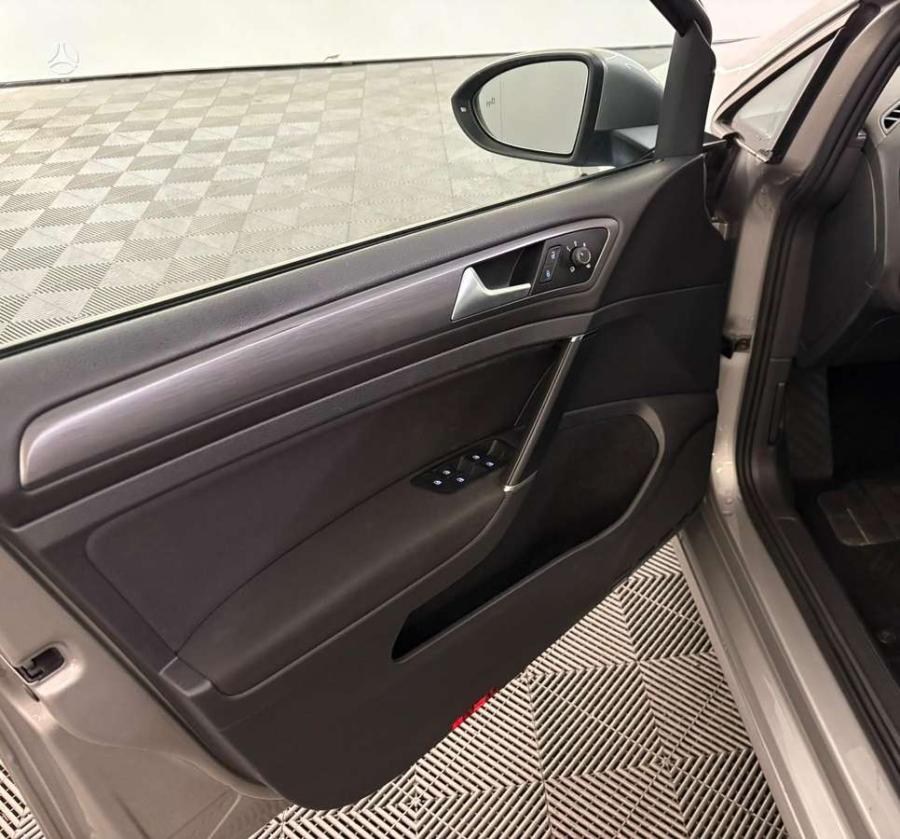 Grey Volkswagen Golf 2018 in Marijampole, with an engine capacity of 1.60 L and mileage of 231 thousand km for 8850 €, photo 32 on AUTOMOTO.COM.LV