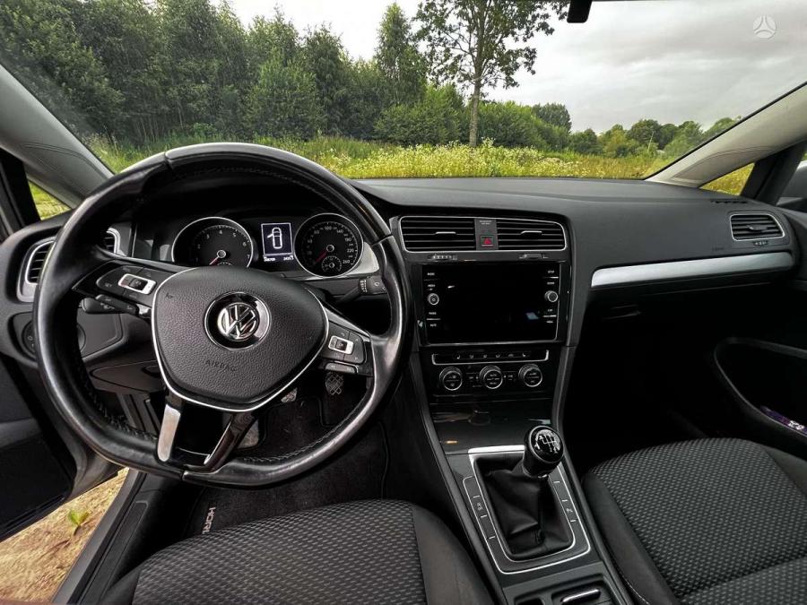 Pelēks Volkswagen Golf 2018 Viļņa, ar dzinēja tilpumu 1.40 L un nobraukumu 209 tūkst. km par 9850 €, foto 7 vietnē AUTOMOTO.COM.LV