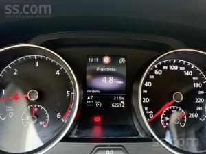 Grey Volkswagen Golf 2018 in Riga, with an engine capacity of 2.00 L and mileage of 292 thousand km for 12100 €, photo 8 on AUTOMOTO.COM.LV