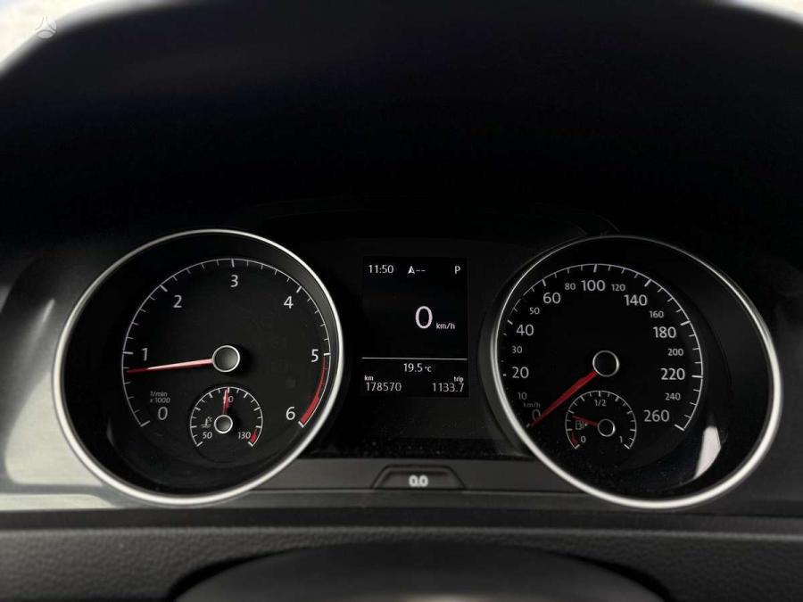 Pelēks Volkswagen Golf 2018 Šauļi, ar dzinēja tilpumu 1.60 L un nobraukumu 178 tūkst. km par 8999 €, foto 27 vietnē AUTOMOTO.COM.LV