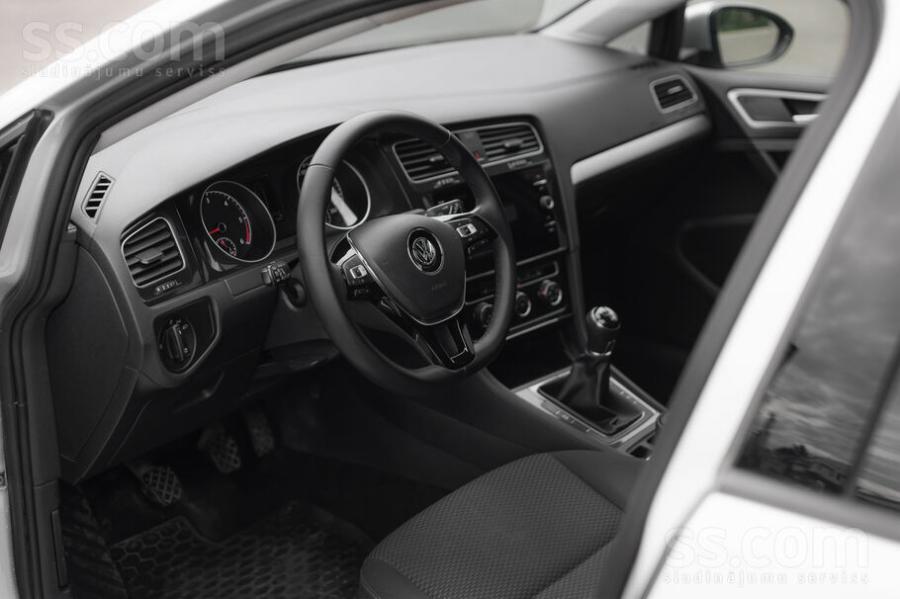 Grey Volkswagen Golf 2018 in Riga, with an engine capacity of 1.60 L and mileage of 189 thousand km for 9600 €, photo 10 on AUTOMOTO.COM.LV