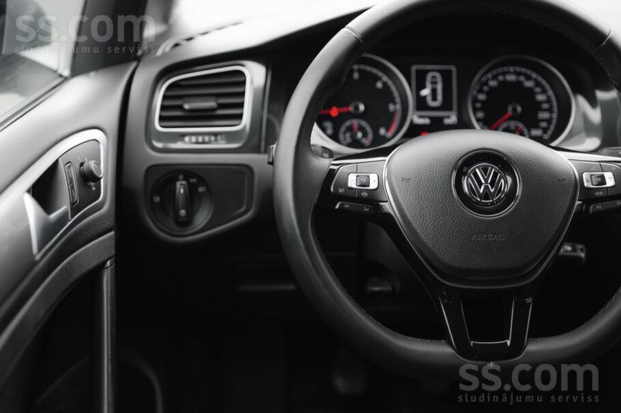 Grey Volkswagen Golf 2018 in Riga, with an engine capacity of 1.60 L and mileage of 189 thousand km for 9600 €, photo 12 on AUTOMOTO.COM.LV
