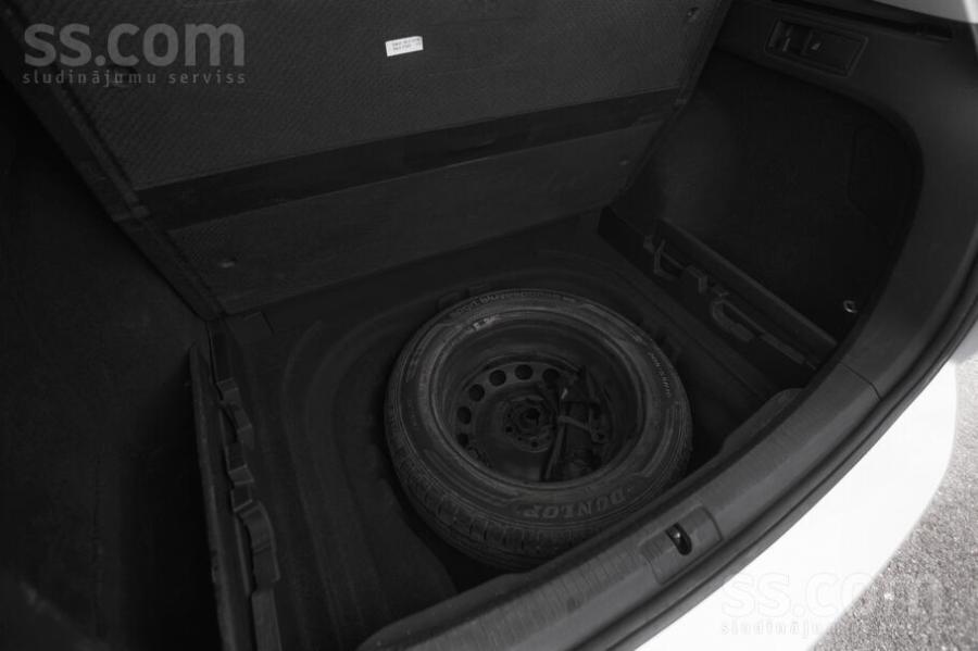 Grey Volkswagen Golf 2018 in Riga, with an engine capacity of 1.60 L and mileage of 189 thousand km for 9600 €, photo 17 on AUTOMOTO.COM.LV