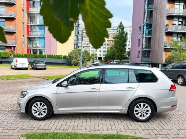 Grey Volkswagen Golf 2018 in Riga, with an engine capacity of 1.60 L and mileage of 269 thousand km for 5990 €, photo 3 on AUTOMOTO.COM.LV