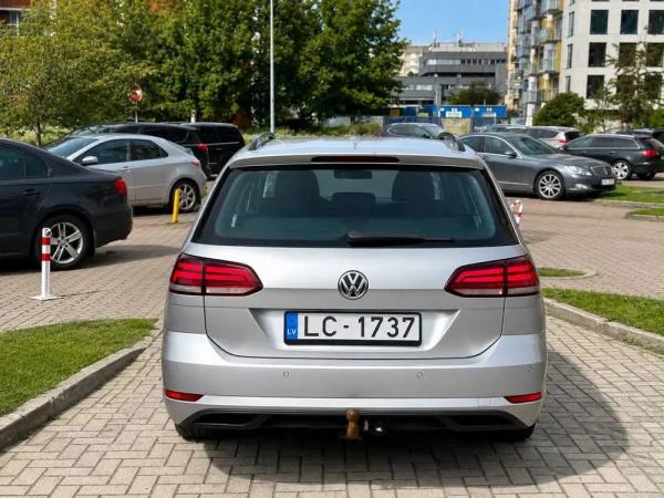 Grey Volkswagen Golf 2018 in Riga, with an engine capacity of 1.60 L and mileage of 269 thousand km for 5990 €, photo 4 on AUTOMOTO.COM.LV