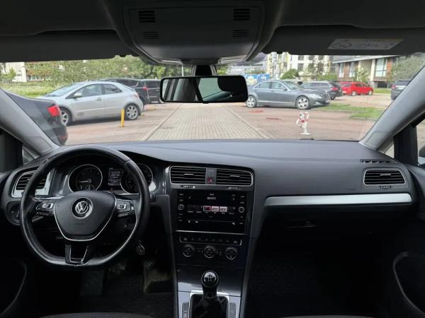 Grey Volkswagen Golf 2018 in Riga, with an engine capacity of 1.60 L and mileage of 269 thousand km for 5990 €, photo 5 on AUTOMOTO.COM.LV
