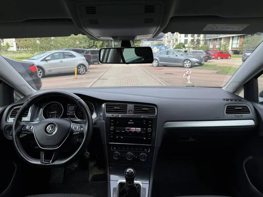 Grey Volkswagen Golf 2018 in Riga, with an engine capacity of 1.60 L and mileage of 269 thousand km for 5990 €, photo 6 on AUTOMOTO.COM.LV