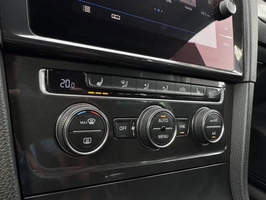 Grey Volkswagen Golf 2018 in Riga, with an engine capacity of 1.60 L and mileage of 269 thousand km for 5990 €, photo 8 on AUTOMOTO.COM.LV