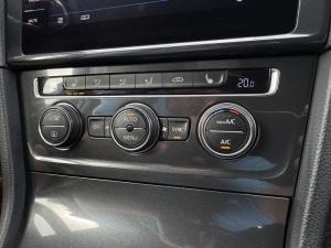 Grey Volkswagen Golf 2018 in Riga, with an engine capacity of 1.60 L and mileage of 269 thousand km for 5990 €, photo 9 on AUTOMOTO.COM.LV