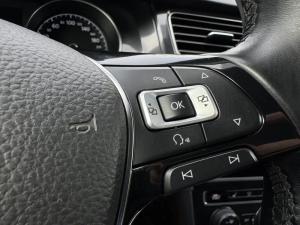 Grey Volkswagen Golf 2018 in Riga, with an engine capacity of 1.60 L and mileage of 269 thousand km for 5990 €, photo 16 on AUTOMOTO.COM.LV