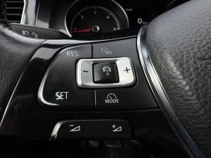 Grey Volkswagen Golf 2018 in Riga, with an engine capacity of 1.60 L and mileage of 269 thousand km for 5990 €, photo 17 on AUTOMOTO.COM.LV