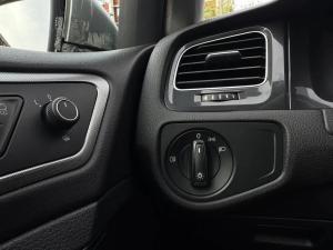 Grey Volkswagen Golf 2018 in Riga, with an engine capacity of 1.60 L and mileage of 269 thousand km for 5990 €, photo 19 on AUTOMOTO.COM.LV