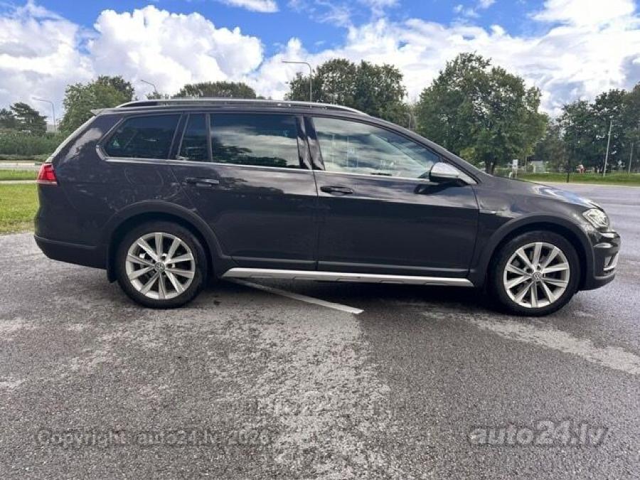 Grey Volkswagen Golf 2018 in Rakvere, with an engine capacity of 2.00 L and mileage of 275 thousand km for 10999 €, photo 5 on AUTOMOTO.COM.LV