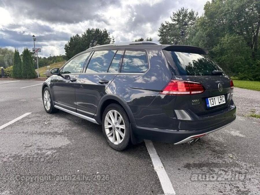 Grey Volkswagen Golf 2018 in Rakvere, with an engine capacity of 2.00 L and mileage of 275 thousand km for 10999 €, photo 8 on AUTOMOTO.COM.LV
