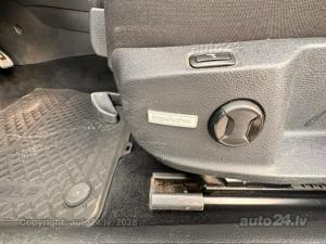 Grey Volkswagen Golf 2018 in Rakvere, with an engine capacity of 2.00 L and mileage of 275 thousand km for 10999 €, photo 16 on AUTOMOTO.COM.LV
