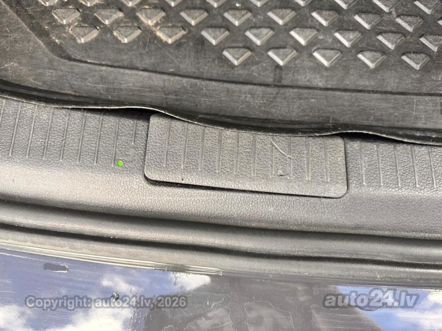 Grey Volkswagen Golf 2018 in Rakvere, with an engine capacity of 2.00 L and mileage of 275 thousand km for 10999 €, photo 18 on AUTOMOTO.COM.LV