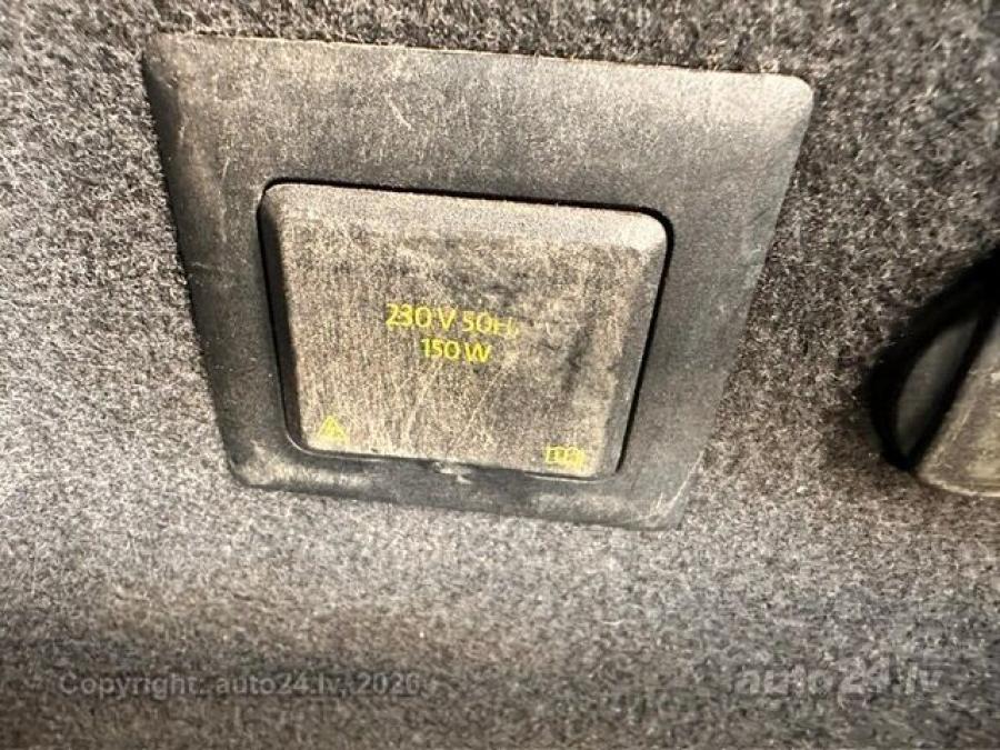 Grey Volkswagen Golf 2018 in Rakvere, with an engine capacity of 2.00 L and mileage of 275 thousand km for 10999 €, photo 19 on AUTOMOTO.COM.LV