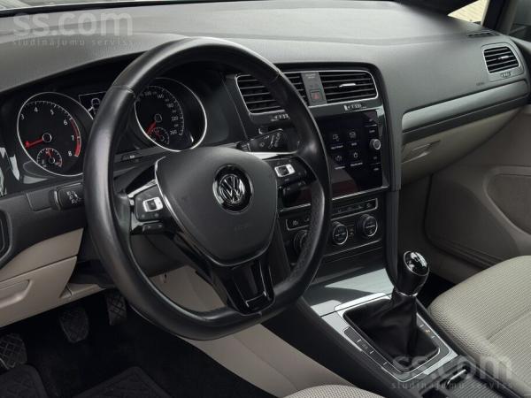 Grey Volkswagen Golf 2018 in Valmiera, with an engine capacity of 1.50 L and mileage of 140 thousand km for 9900 €, photo 8 on AUTOMOTO.COM.LV