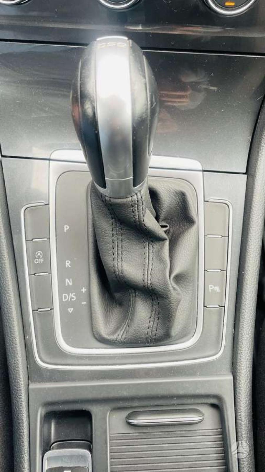 Pelēks Volkswagen Golf 2018 Marijampole, ar dzinēja tilpumu 1.60 L un nobraukumu 300 tūkst. km par 8650 €, foto 25 vietnē AUTOMOTO.COM.LV
