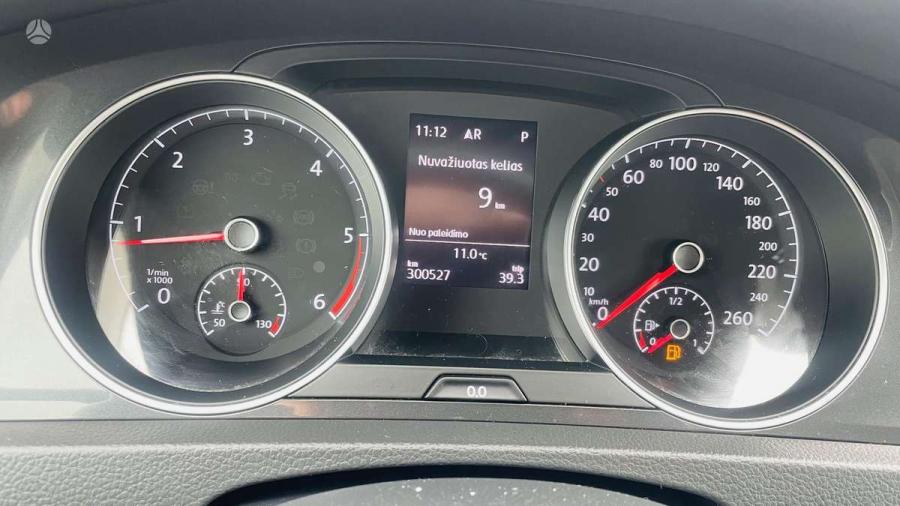 Pelēks Volkswagen Golf 2018 Marijampole, ar dzinēja tilpumu 1.60 L un nobraukumu 300 tūkst. km par 8650 €, foto 27 vietnē AUTOMOTO.COM.LV