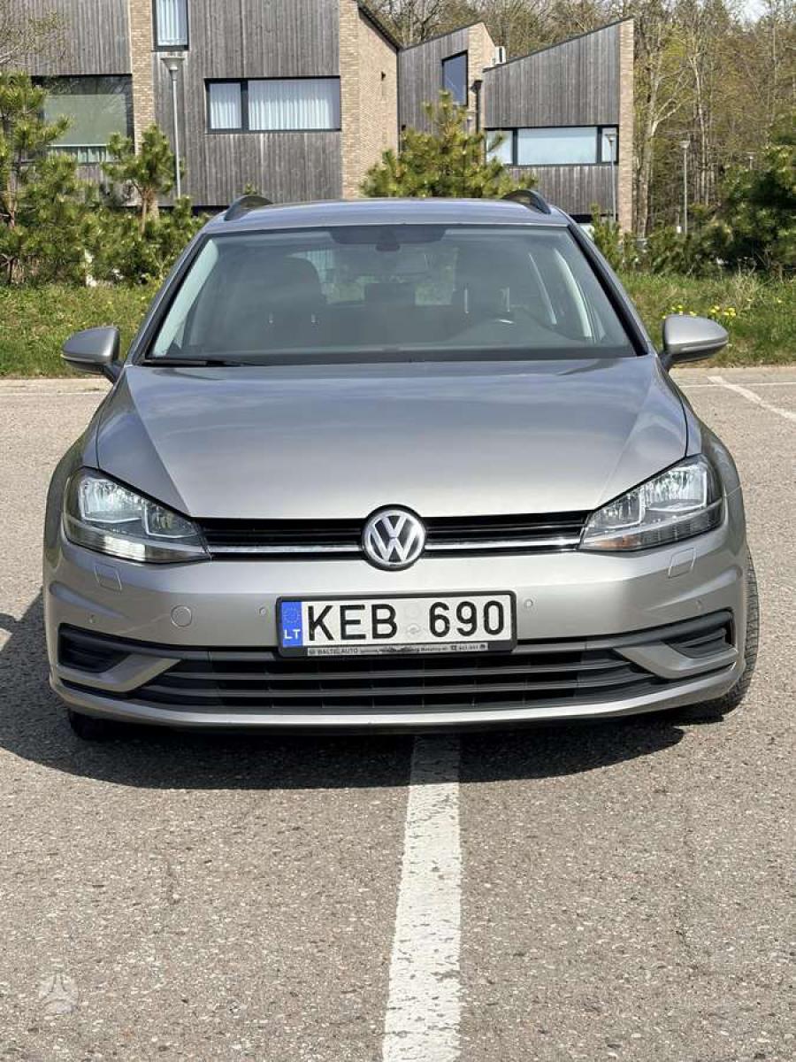 Grey Volkswagen Golf 2018 in Klaipeda, with an engine capacity of 1.40 L and mileage of 336 thousand km for 6700 €, photo 1 on AUTOMOTO.COM.LV
