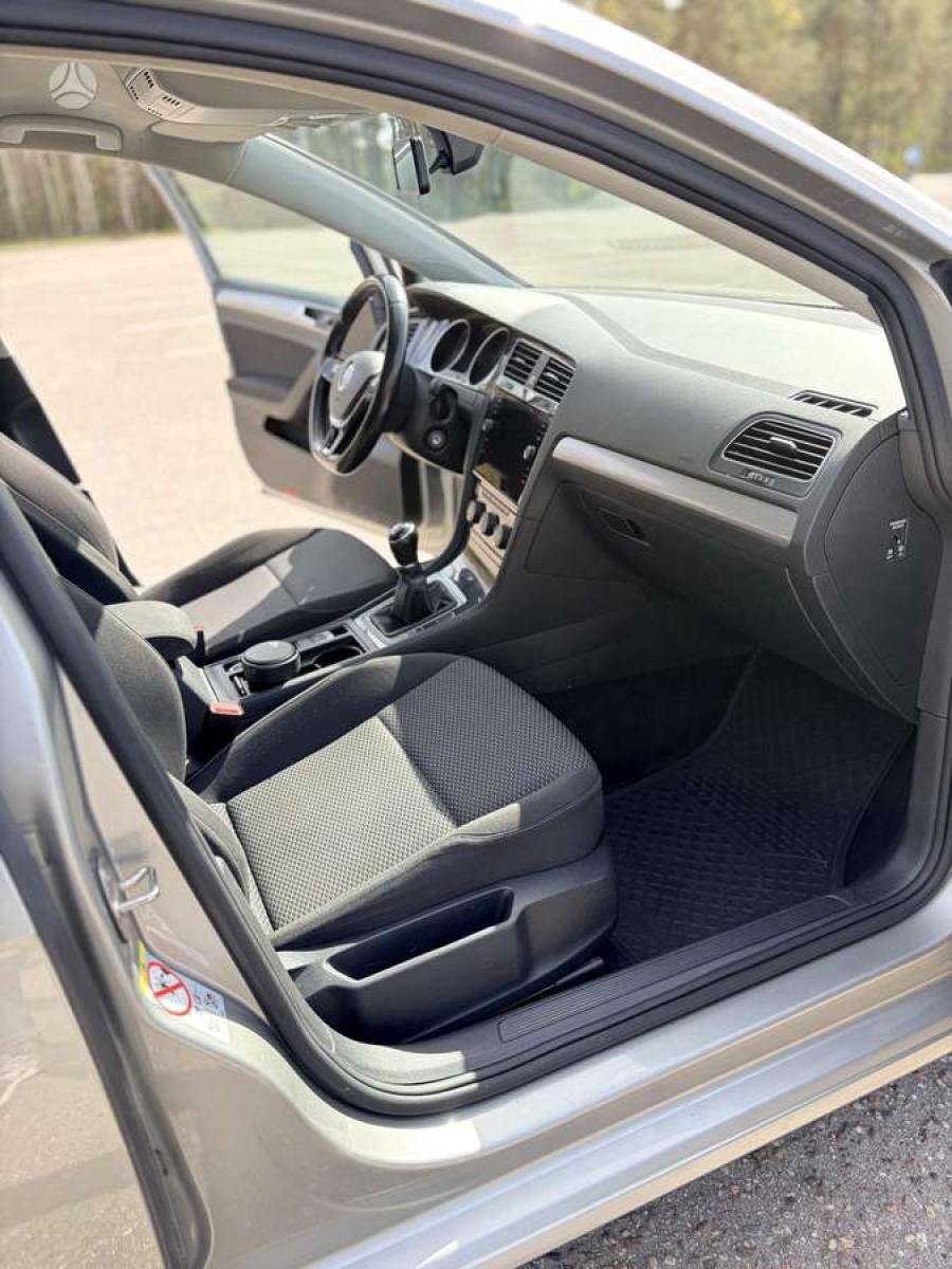 Grey Volkswagen Golf 2018 in Klaipeda, with an engine capacity of 1.40 L and mileage of 336 thousand km for 6700 €, photo 8 on AUTOMOTO.COM.LV