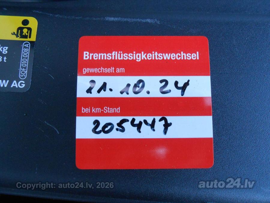 Grey Volkswagen Golf 2018 in Viljandi, with an engine capacity of 1.60 L and mileage of 223 thousand km for 8490 €, photo 15 on AUTOMOTO.COM.LV